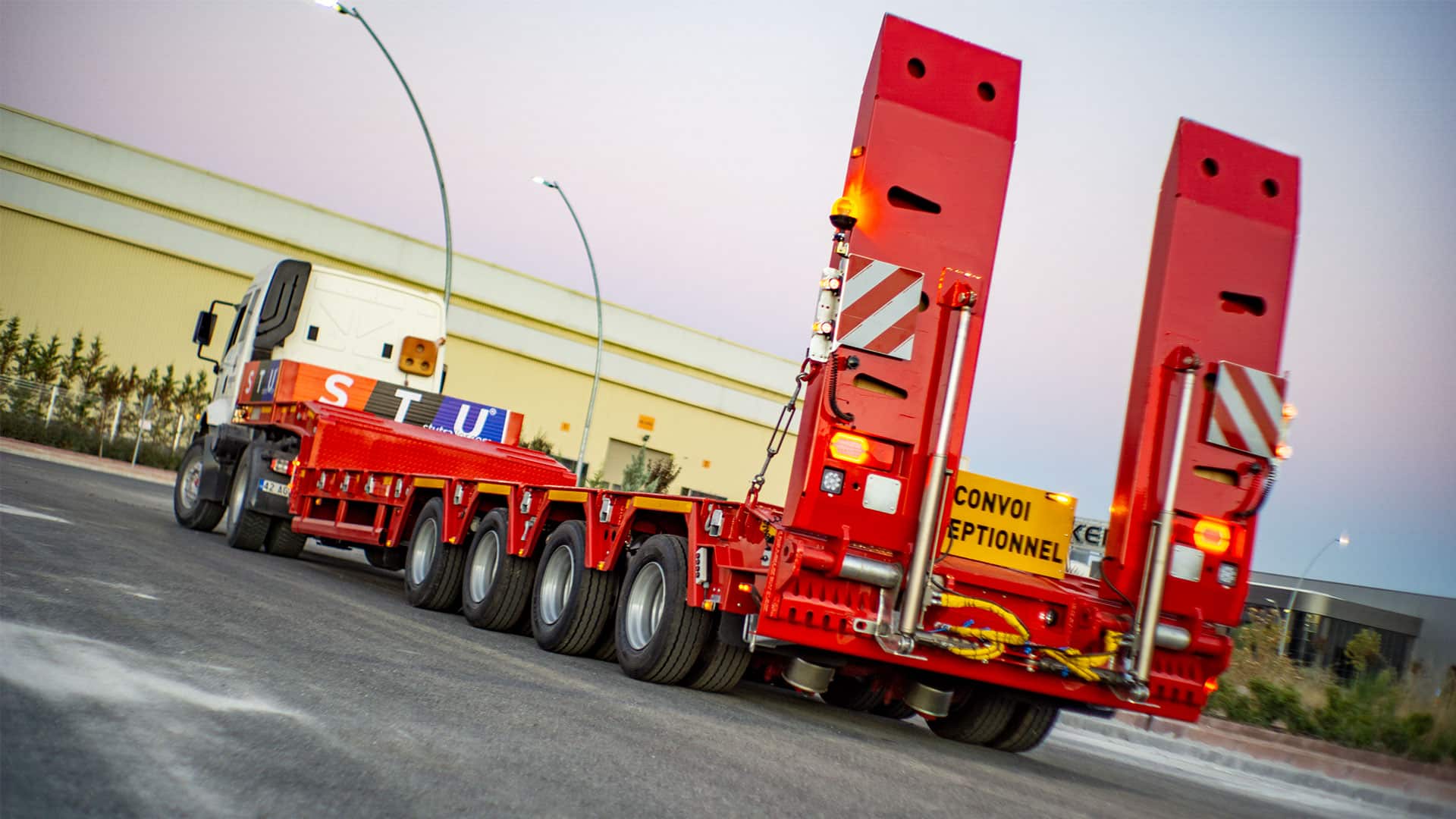 4 Axle Lowbed is produced by STU Trailers.